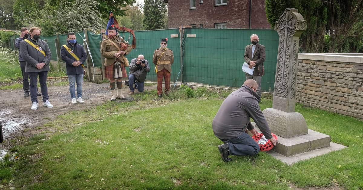 ‘Blue Plaque’ voor in WOI overleden luitenant Keith Rae aan Hooge ...