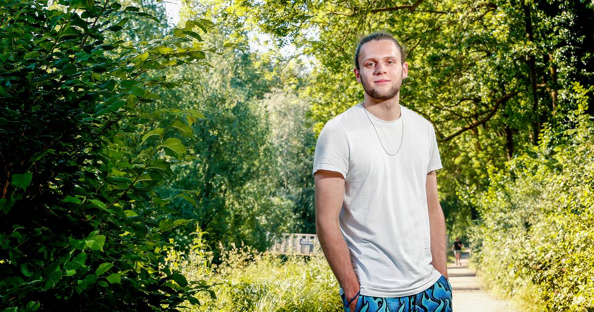 Gideon stopte (net als 30.000 jongeren) met zijn studie en rondreizen ...