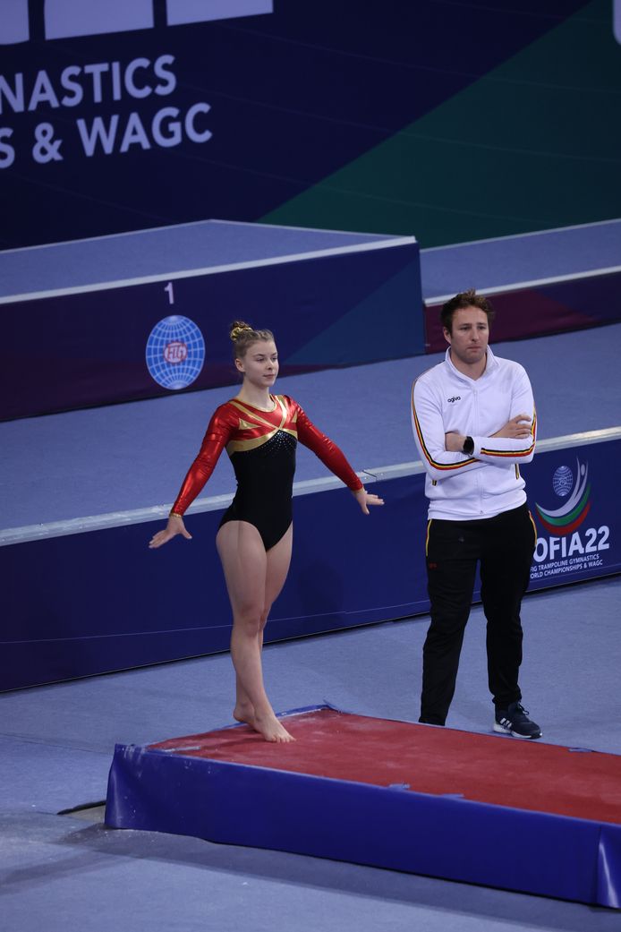 Lani Spiessens wint zilveren medaille op WK Tumbling voor jongeren ...