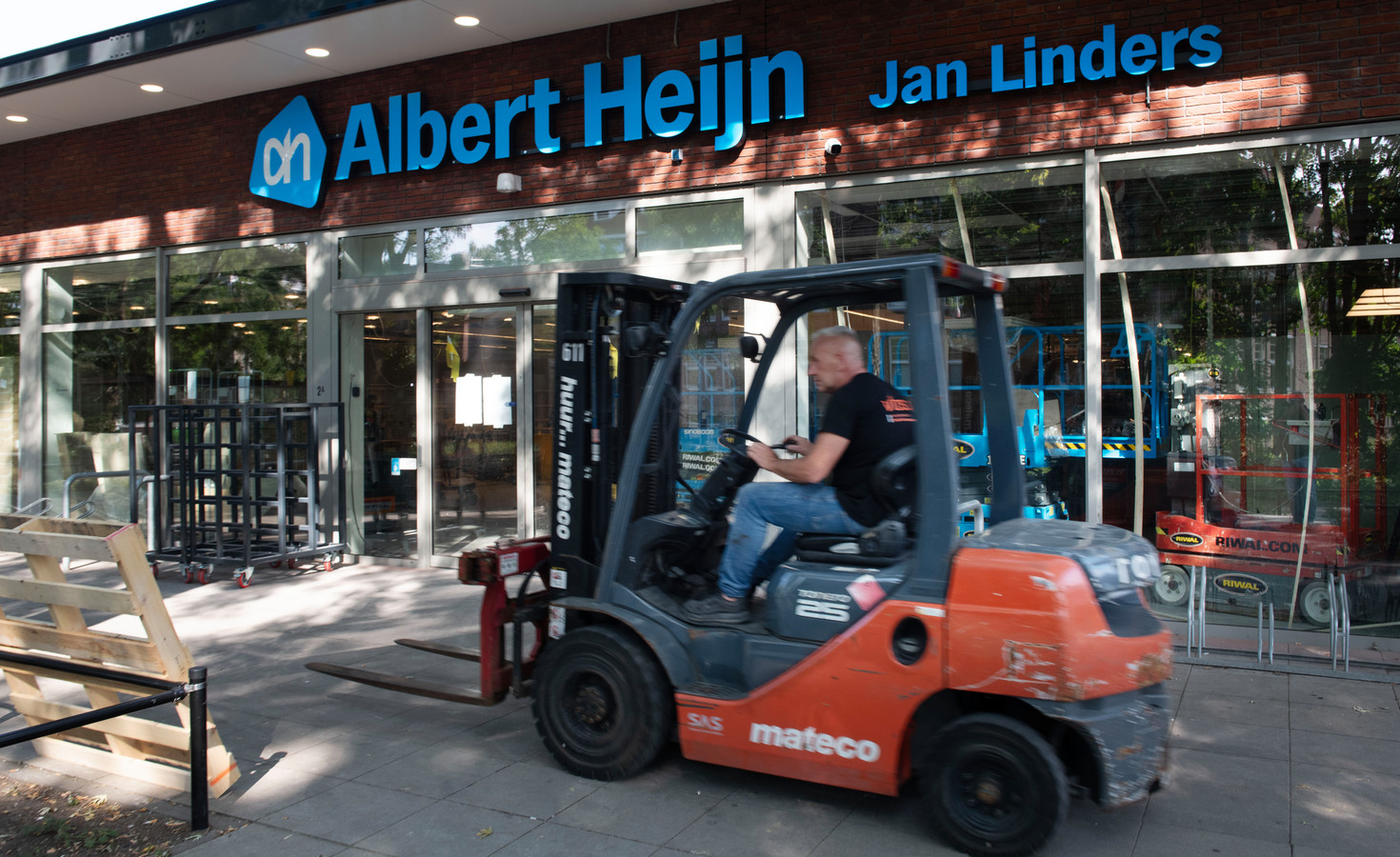 Pas drie jaar oude supermarkt volledig gestript voor het een ‘Appie ...