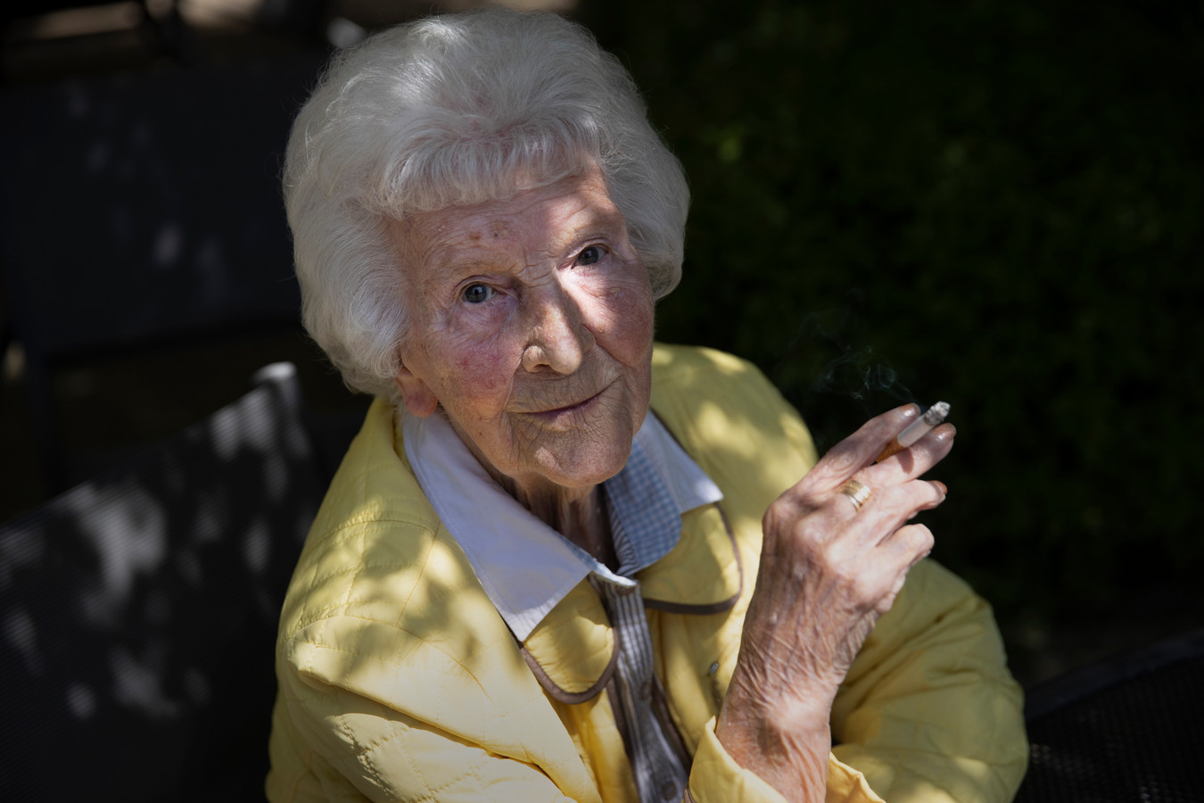 Bewoners Archipel mogen niet langer binnen een sigaretje roken: ‘We ...