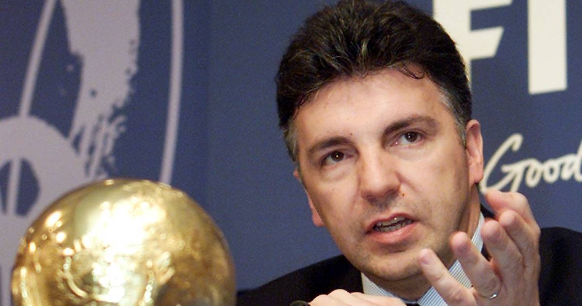 Zen-Ruffinen overweegt kandidatuur bij FIFA | Sport | AD.nl