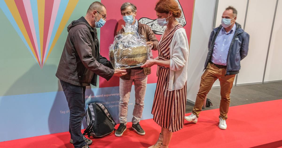 50.000ste spuit in Vaxpo gaat naar Marc (64), die verrast wordt met ...