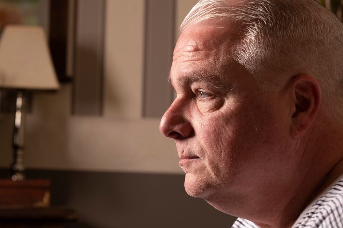 Het leven van Pascal (54) was er één vol misbruik, verslaving en ...