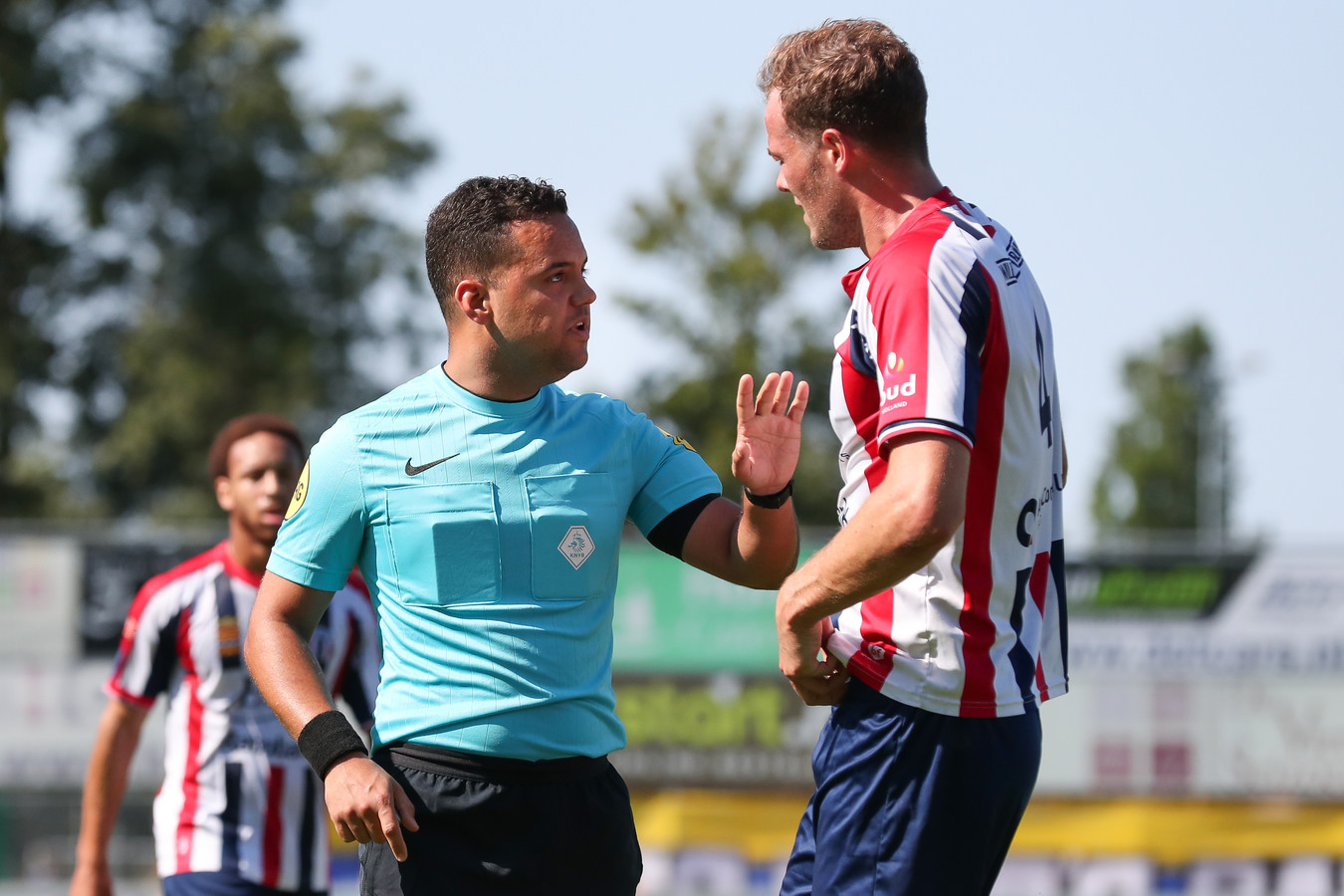 Toparbiter Sander de Brito Roque voelt zich met vriend thuis in ...