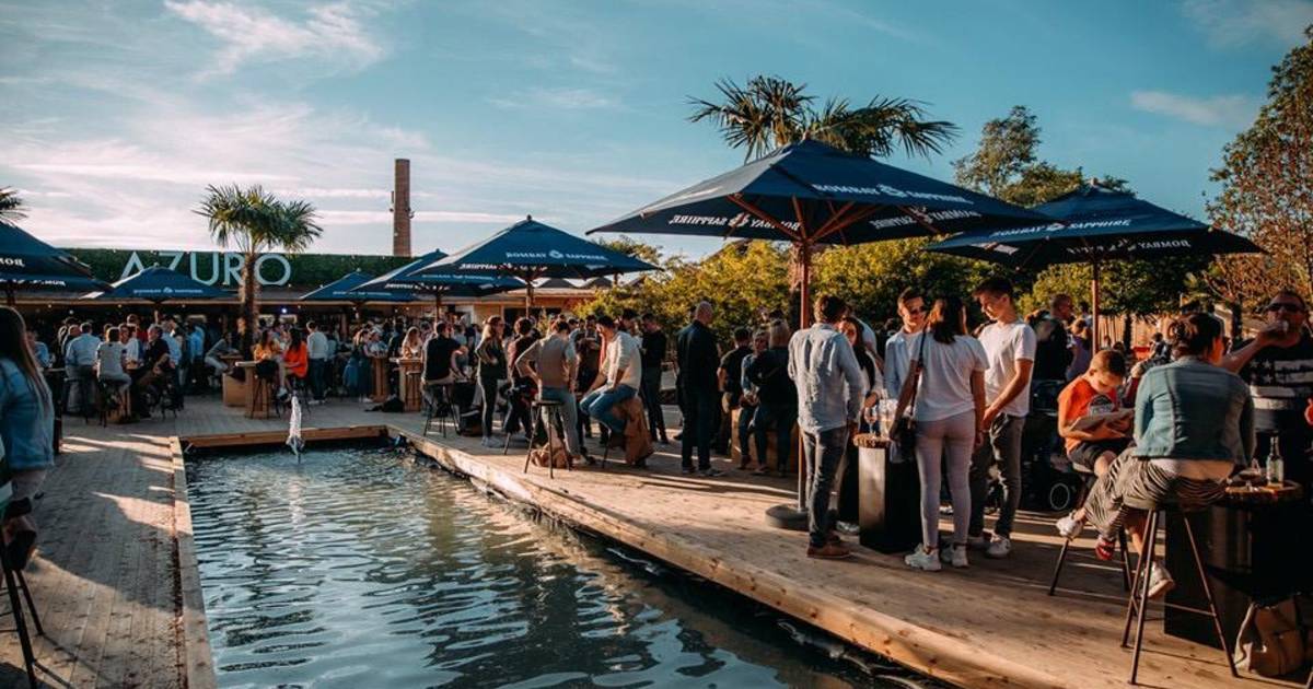 Uitbater café-bistro Balthazar draait plaatjes in zomerbar Azuro | Kortrijk | hln.be