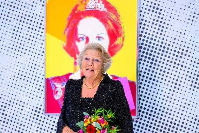 Beatrix oog in oog met de Beatrix van Andy Warhol: ‘Mag ik nu zelf ...