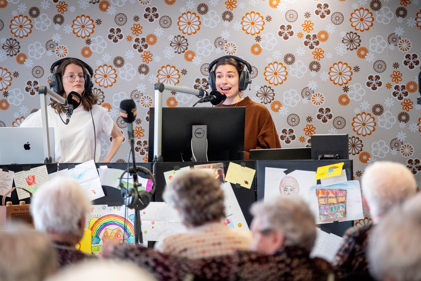 Studenten maken ‘Radio Home Sweet Home’ in Sint-Pieter | Foto | hln.be