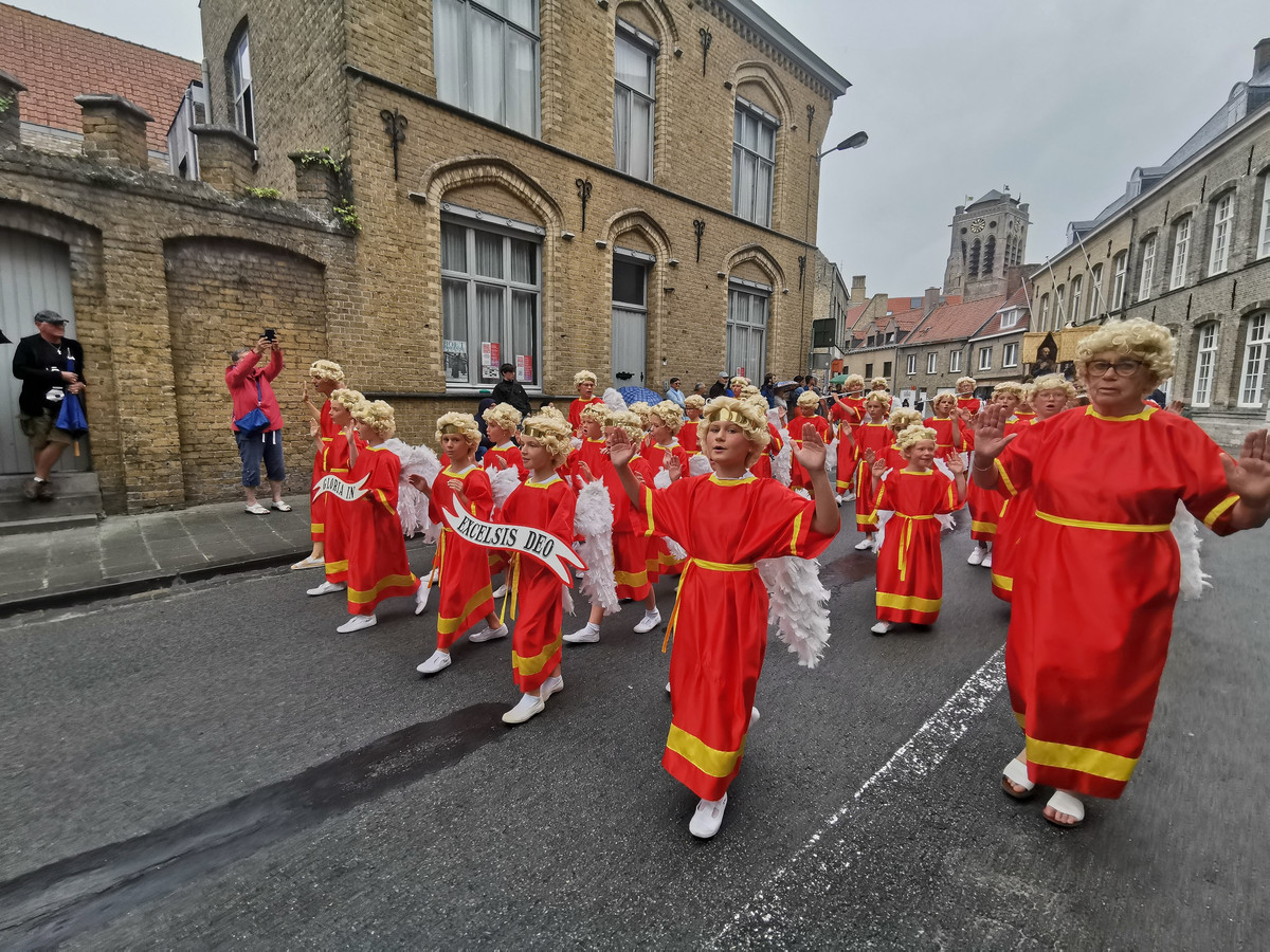 IN BEELD. Veurne beleeft zijn jaarlijkse hoogdag dankzij Boetprocessie | Foto | hln.be