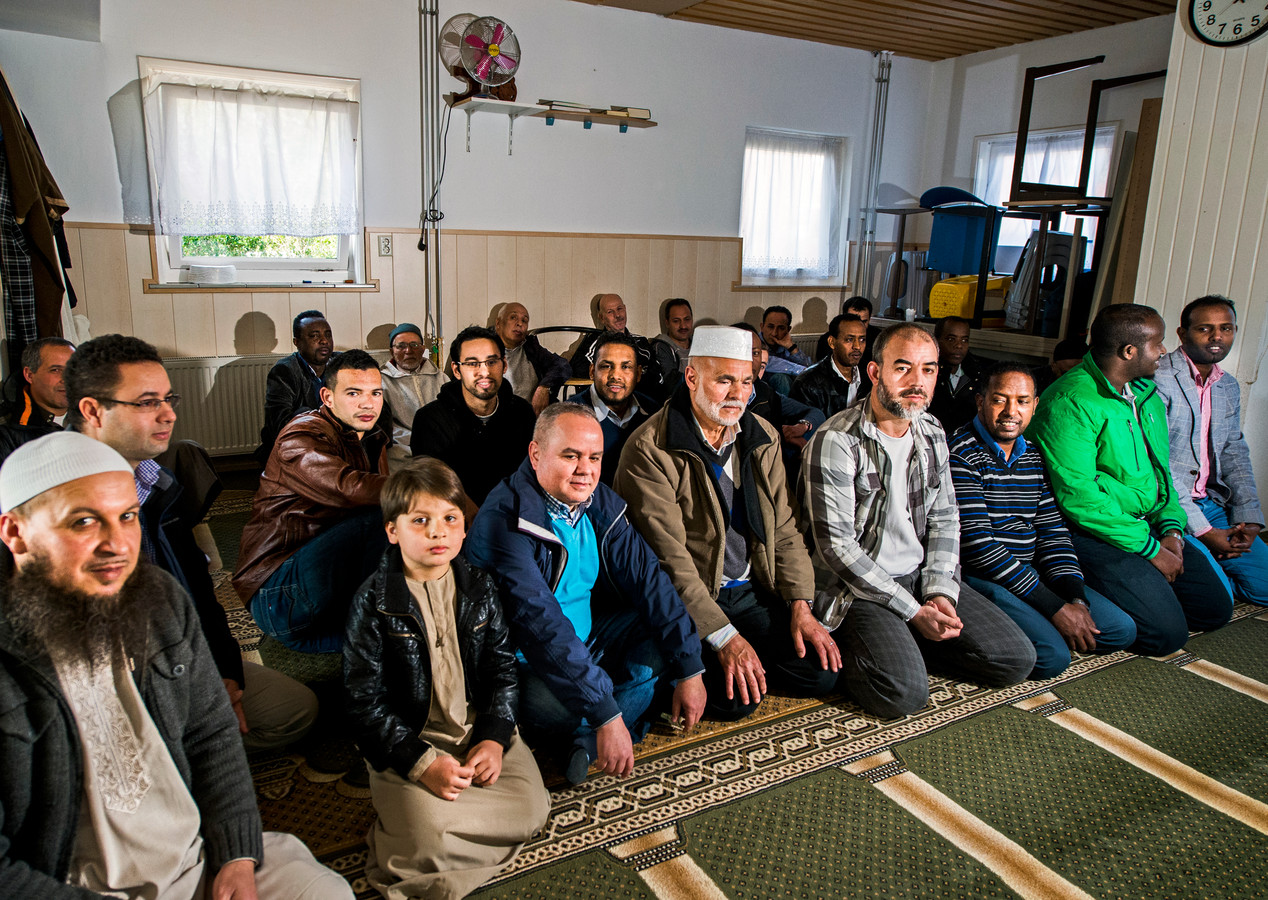 Na dertig jaar hutjemutje bidden, krijgen moslims in dit dorp een ...