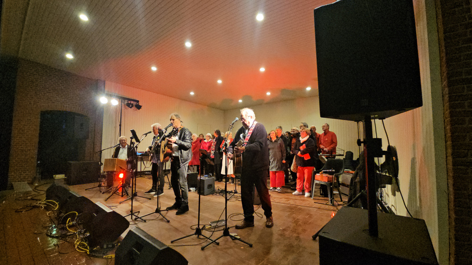 “Papa zal voor altijd een deel zijn van 2310”: Marc Simons wordt ...