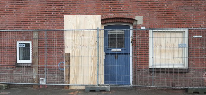 Scheuren in gevel, trap stuk opgeschoven: schade aan huis Ringbaan-Oost ...