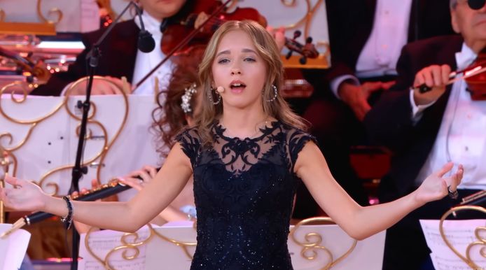 Na succes met Voilà: Emma Kok (15) gaat in 2024 op tournee met André Rieu | Show | gelderlander.nl