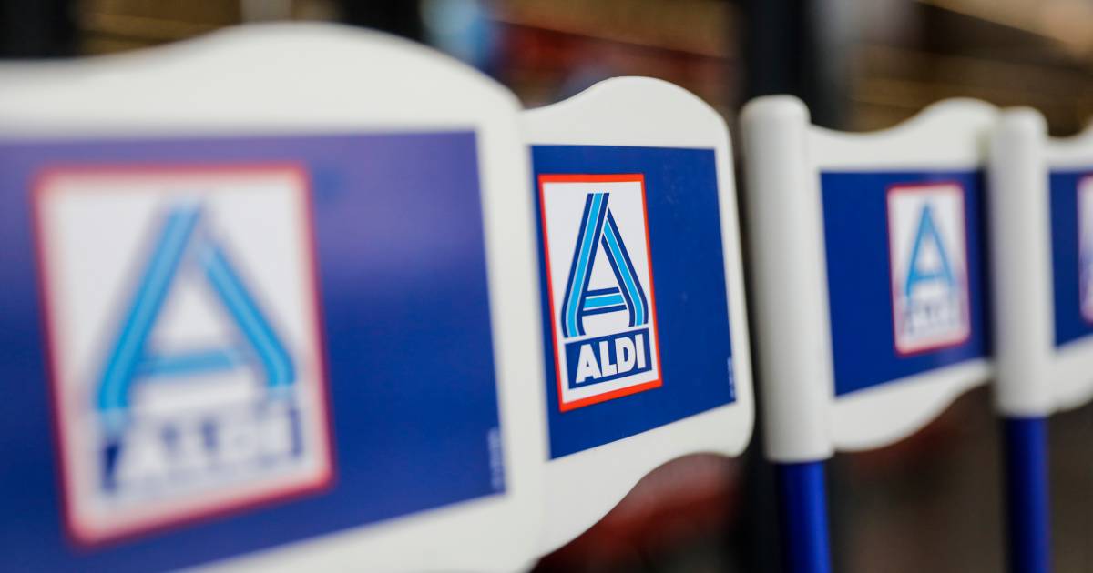 Oeps! Aldi pakt door verstrooide medewerker uit met slogan: “Hoge prijs ...