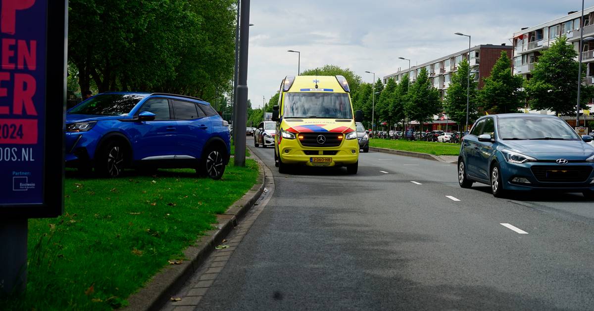Kind op loopfiets geschept door auto op Spinozaweg in Rotterdam | 112 ...