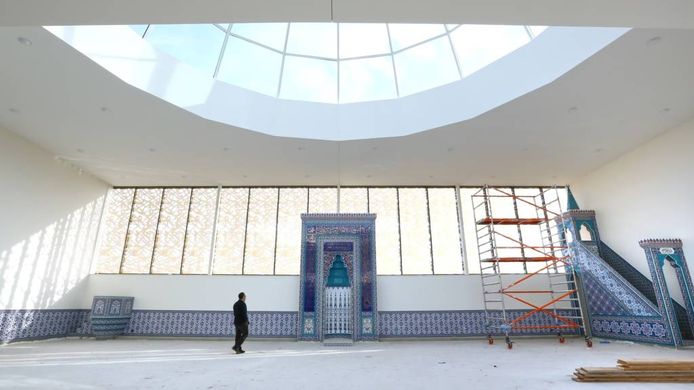 Turken dolblij met bijna opgeleverde moskee Ede (video) | Ede ...