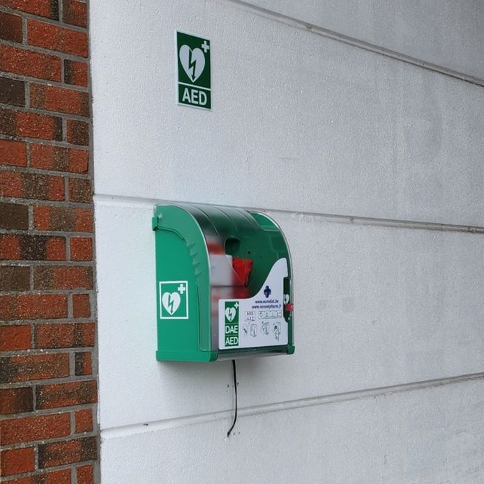 Nieuw AED-toestel in Industriestraat | Ruiselede | hln.be