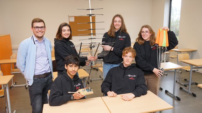 Wetenschapsleerlingen van KA Beveren lanceren zelfgebouwde satelliet ...