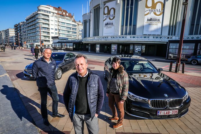 Knokkes bekendste taxichauffeur (56) stopt na 32 jaar: “Het recept voor ...