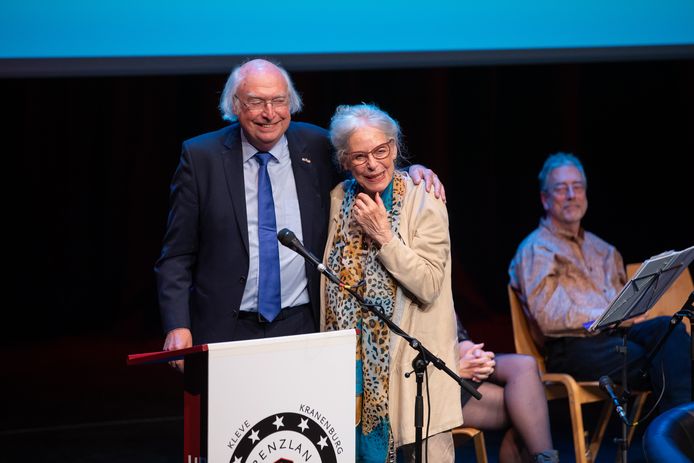 Westerbork overlevende Eva Weyl (87) krijgt Europese Erespeld voor haar ...