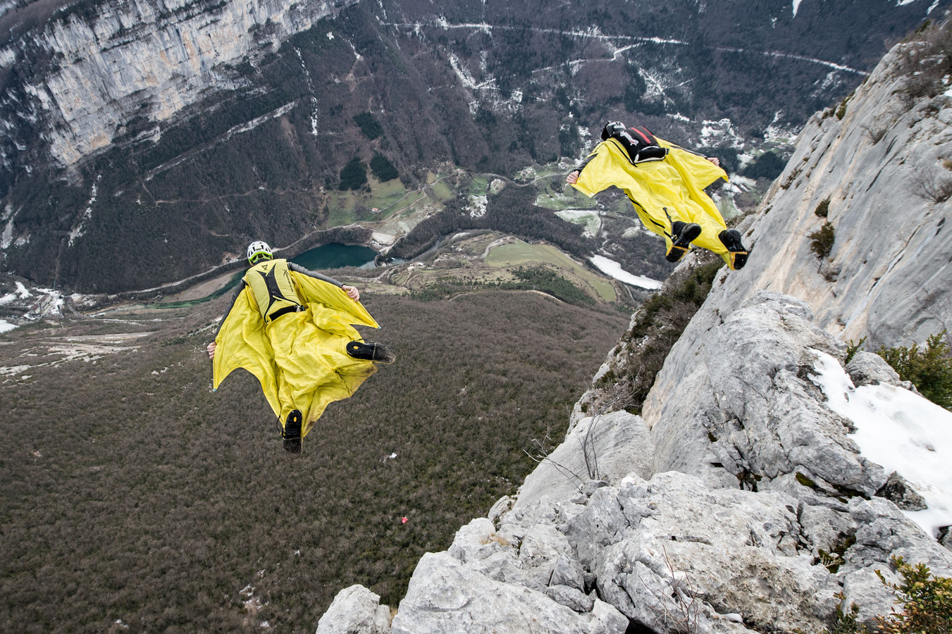 Britse basejumper (65) sterft na 400 meter hoge val van bergtop in Italië | Foto | hln.be