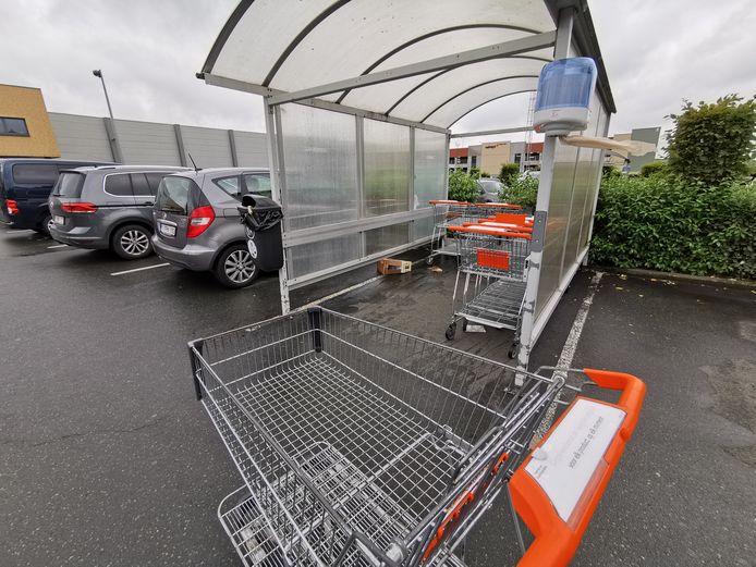 Daarom haal je bij Colruyt in Halle je winkelkar zelf uit de stalling ...