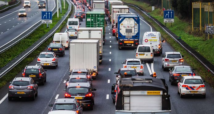A15 zakt weg in de File Top 10, N214 met stip nieuw in de lijst van ...