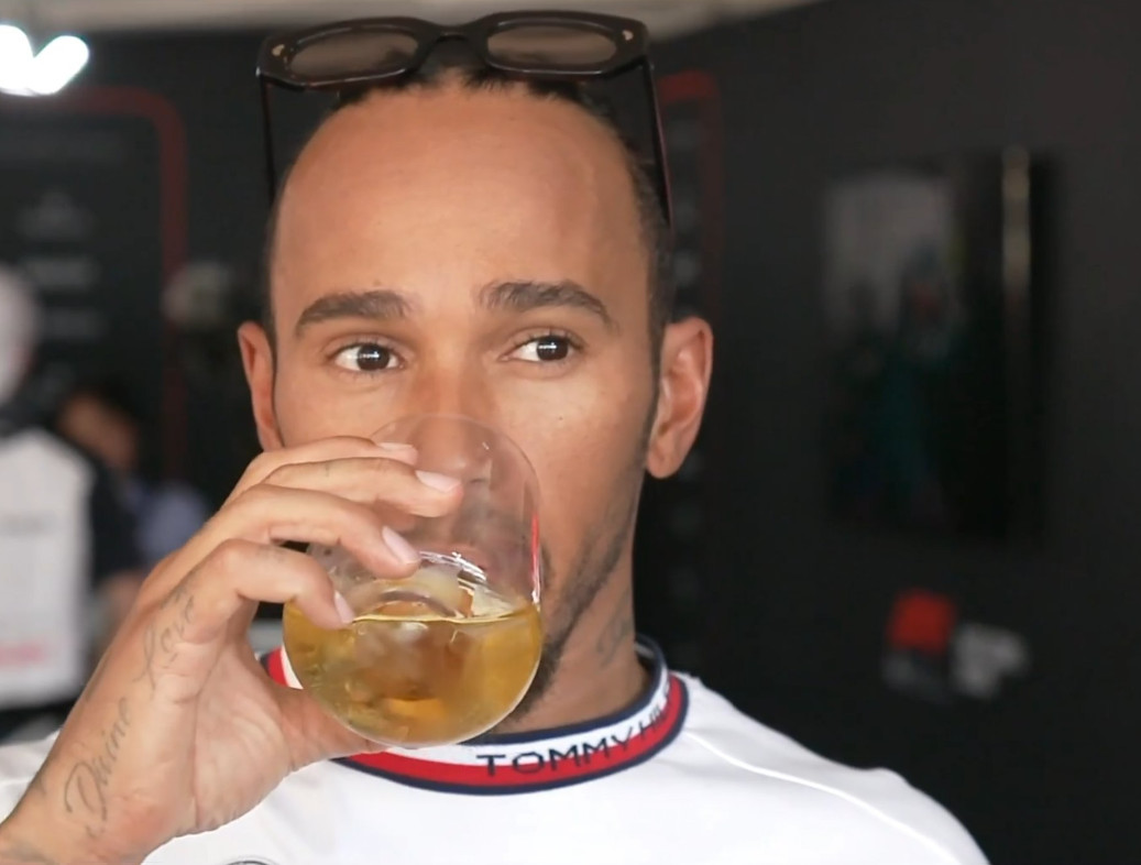 “Je ne sais pas si je reboirai un jour”: Lewis Hamilton confie avoir ...