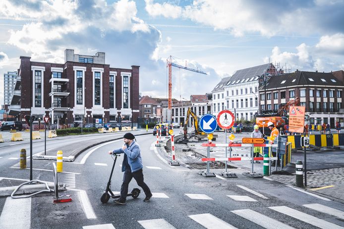Werken aan stadsring, op plaats waar Nathalie (44) het leven liet, gestart: hinder tot en met 7 ...