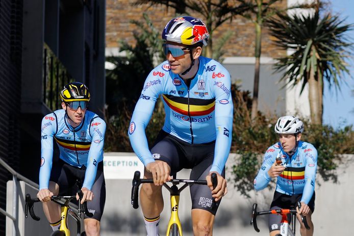 Remco Evenepoel overslaapt zich en mist trainingsrit met Belgische ...