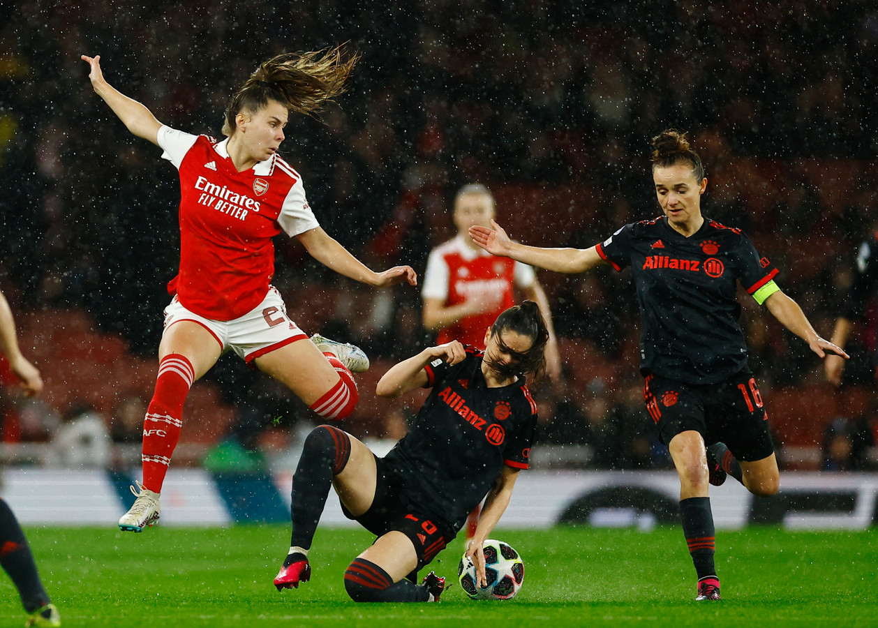 Victoria Pelova met Arsenal na wondergoal Maanum naar halve finales ...