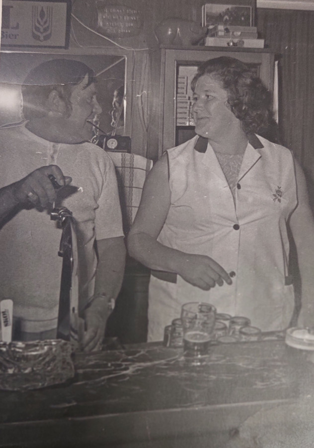 John Martens geniet als kastelein op wielen: van De Reuver in Alphen ...