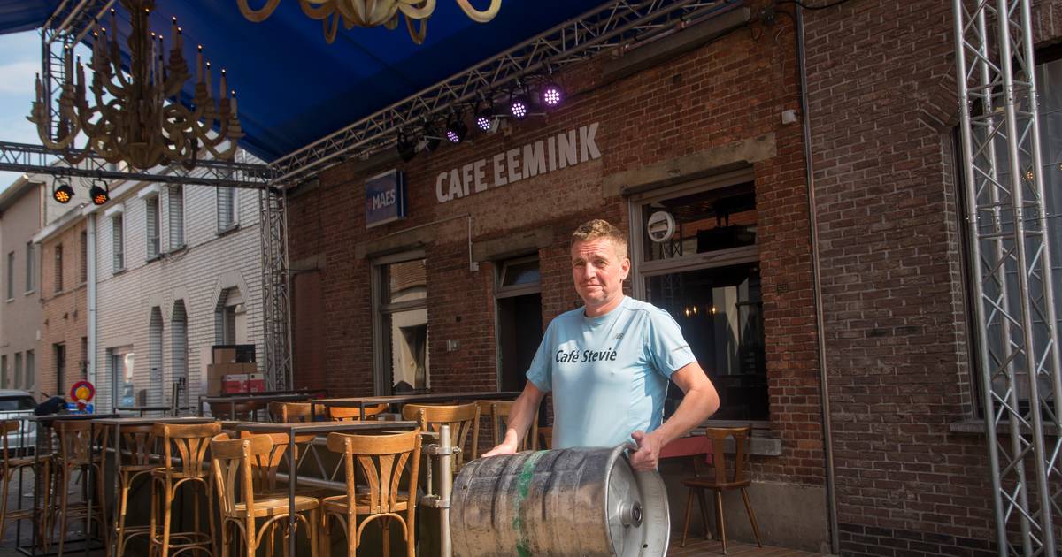 Steven tapt al kwarteeuw pinten in Café Eemink en dat verdient een ...