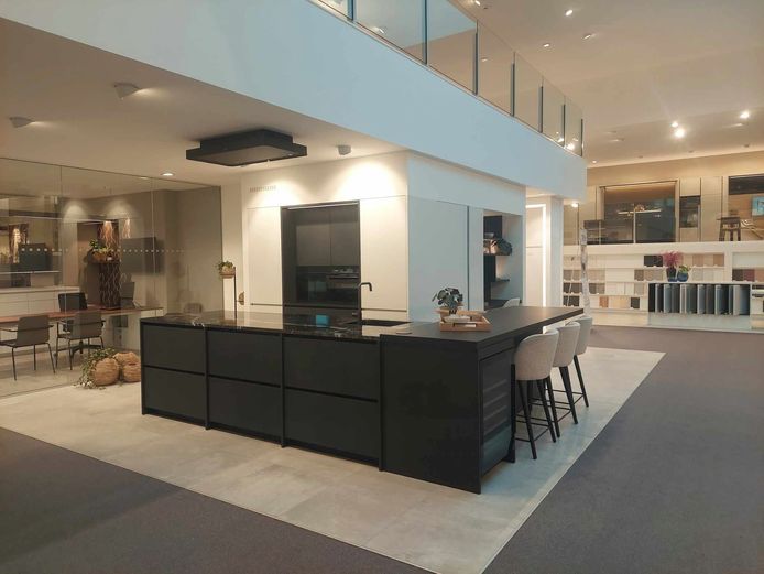 NET OPEN. Donald Muylle stelt grootste toonzaal van Dovy Keukens in ...