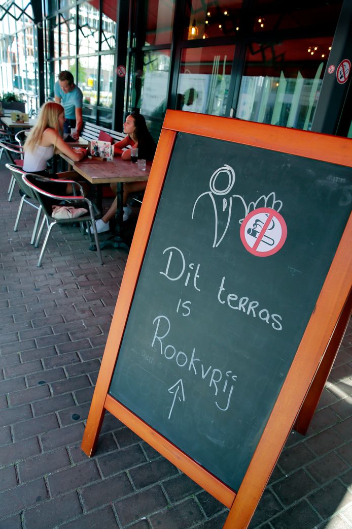 Eerste rookvrije terras: waar in Dordt is er nog eentje op te steken ...