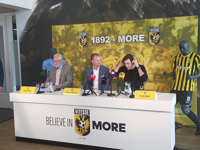Coley Parry gepresenteerd als nieuwe eigenaar Vitesse: ‘Bevoorrecht om ...