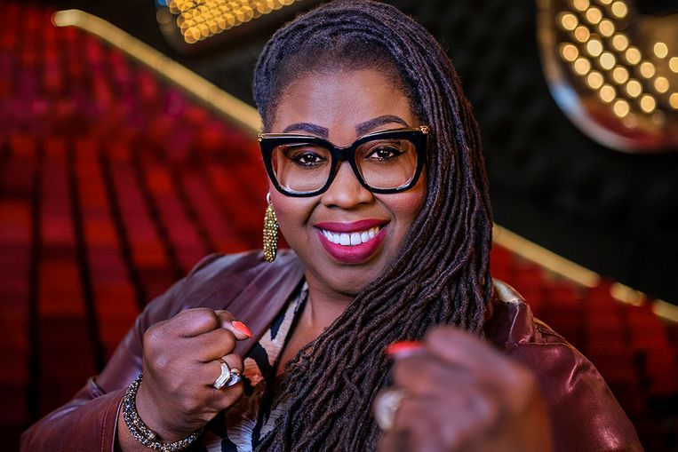 Shirma Rouse is klaar met zingen op de achtergrond. ‘Nu gaat het over mij’