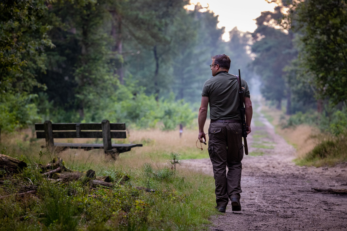 Leendert schiet record aan zwijnen dood op de Veluwe: ‘Bepaal zelf of ik trekker overhaal ...