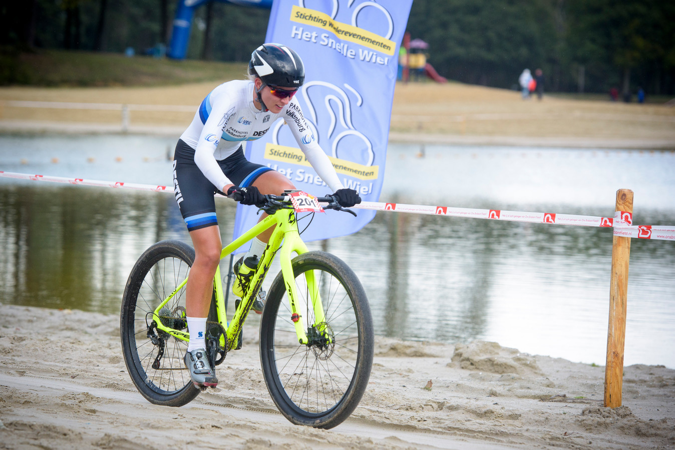 Pauliena Rooijakkers wint Brabant Beach Battle, Vermeltfoort snelste ...