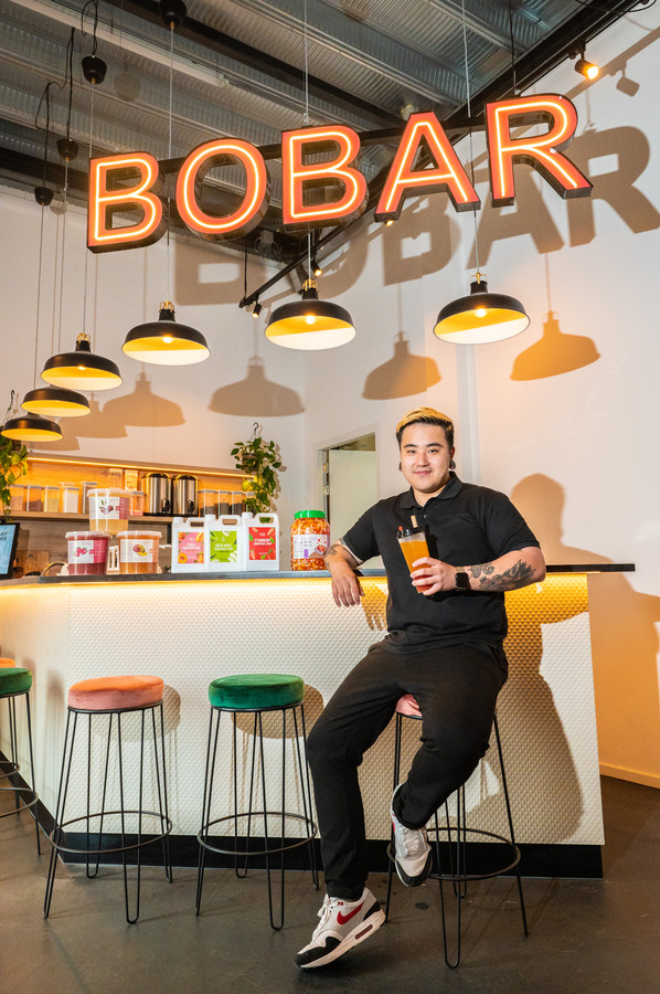 Jong, hip en kleurrijk: bubble tea is bruisende business voor Li Hang (31) | Foto | AD.nl