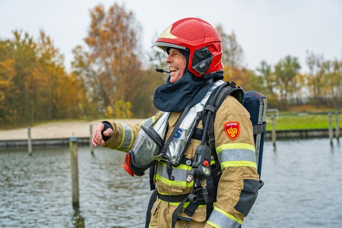 Brandweerman Paul (60) uit Zeewolde krijgt lintje voor bewezen diensten ...