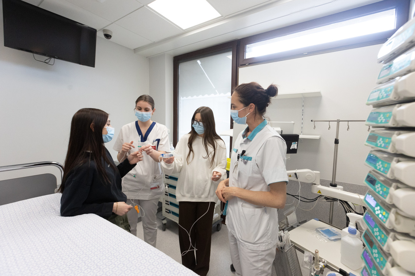 ZIEN. UCLL-studenten maken scholieren warm voor job in de zorgsector ...