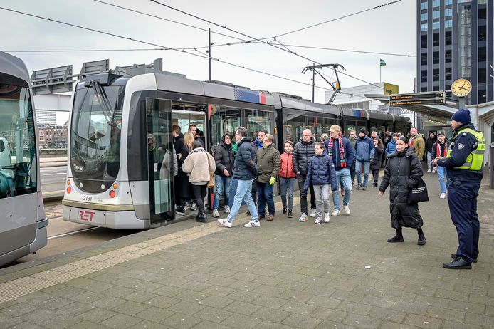 Steeds meer reizigers maken gebruik van RET, maar vervoerder blijft ...