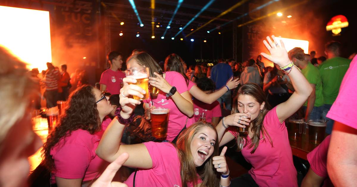 Nijmeegse studenten feesten er nog steeds op los, maar worstelen met ... Nijmeegse studenten feesten er nog steeds op los, maar worstelen met ...