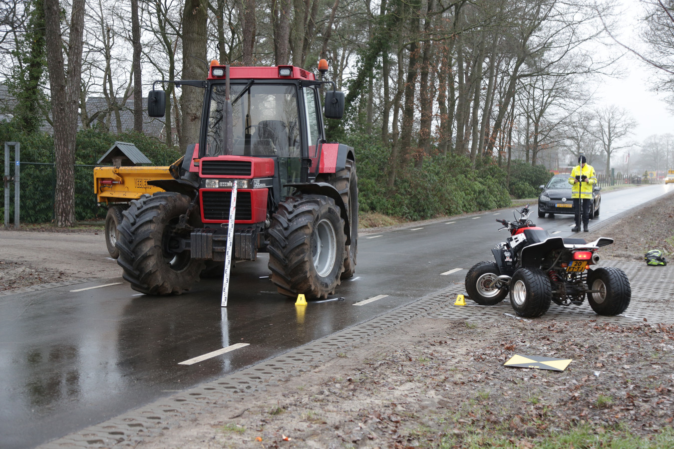 Man (18) uit Haaksbergen zwaargewond bij ernstige botsing tussen ...