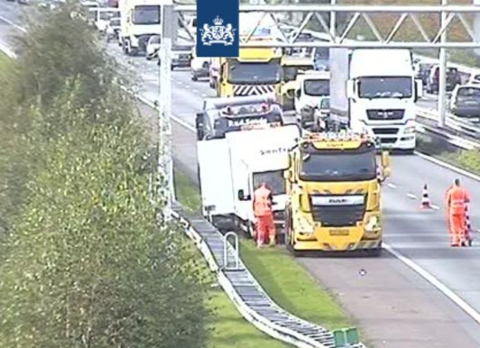 Vertraging op A58 bij Oirschot na lekke band bij vrachtwagen volledig opgelost | Breda | AD.nl
