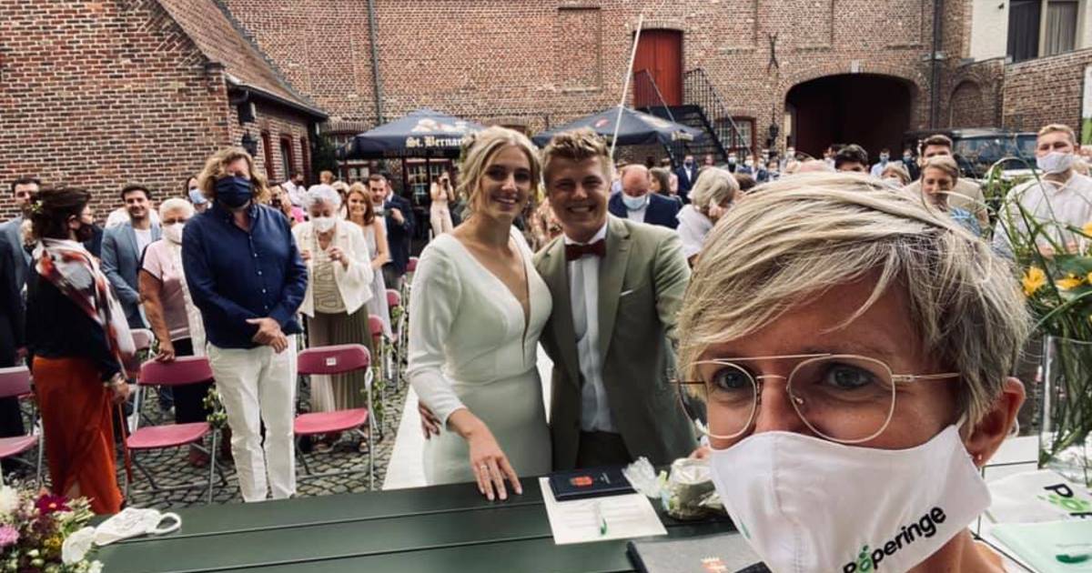 Eerste Poperingse huwelijken in openlucht zijn een feit | Poperinge ...