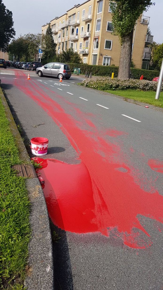 Joseph Haydnlaan afgezet geweest wegens omgevallen pot rode verf ...