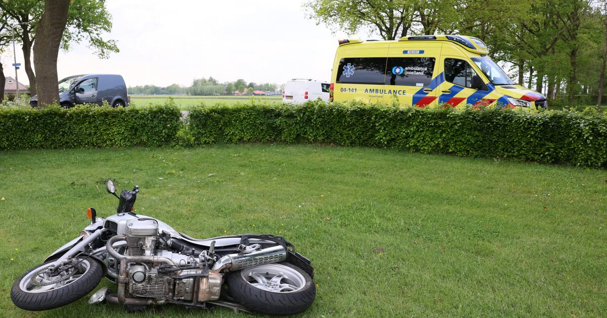 Motorrijder wordt gelanceerd en raakt gewond bij ongeluk op ...