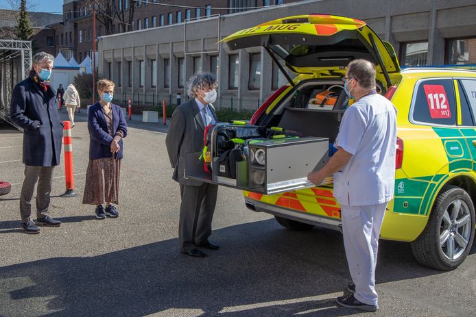 RZ Tienen neemt nieuwe MUG-wagen in gebruik | Tienen | hln.be